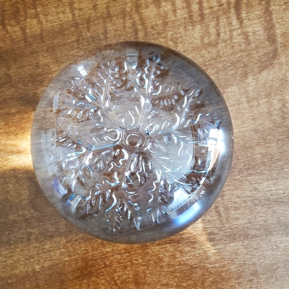 Avon | Accents | Vintage Avon 24 Lead Crystal Snowflake Domed ...